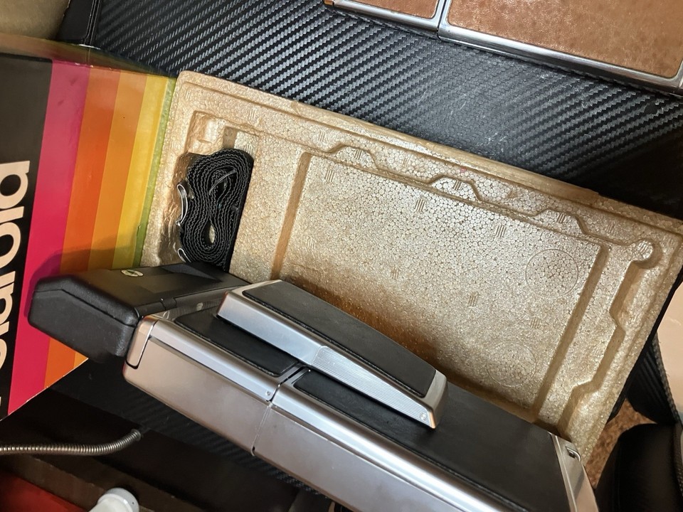 Lot Of 2 Polaroid SX-70 Folding Cameras (Model 1 And Sonar Autofocus ...