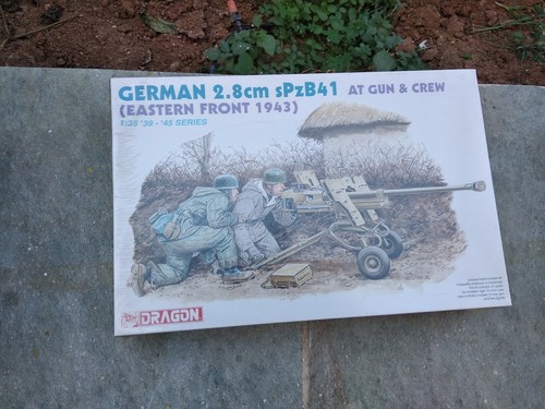 Dragon 6056 German 2,8cm sPzB41 AT Gun and Crew (Eastern Front) 1943 1: ...