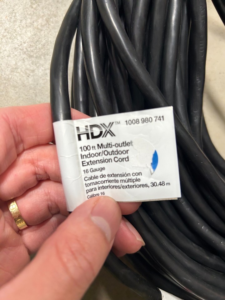 HDX 100 ft. Light Duty Indoor/Outdoor Extension Cord with Multiple ...