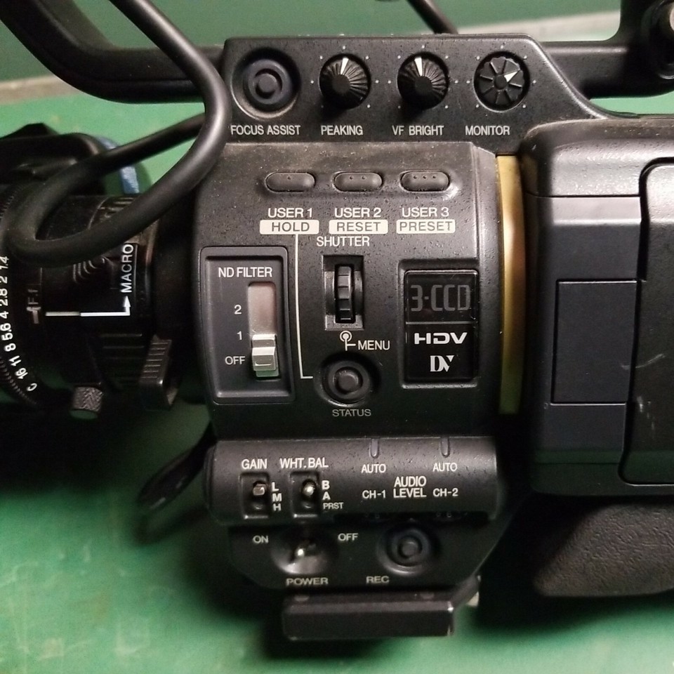 JVC ProHD 3-CCD MiniDV Professional Camcorder with 16x ProHD Fujinon ...