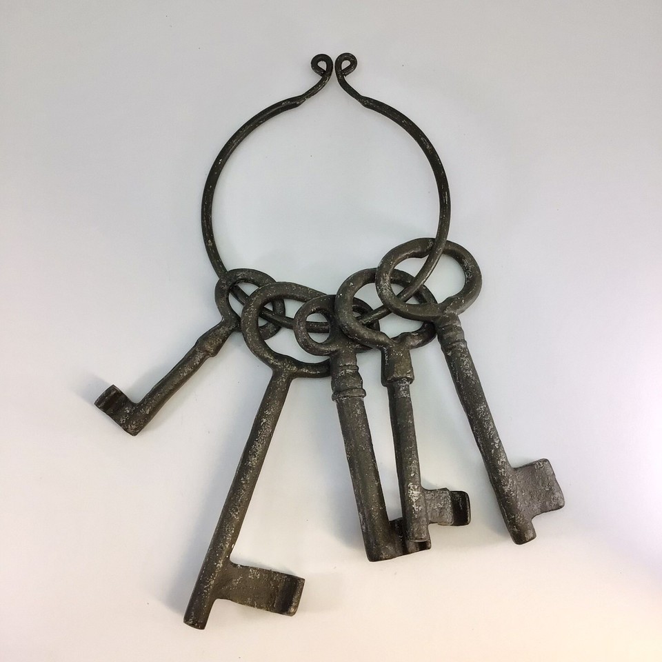 Skeleton Keys on Ring Jail Jailor Dungeon Treasure Chest Set Cast Iron ...