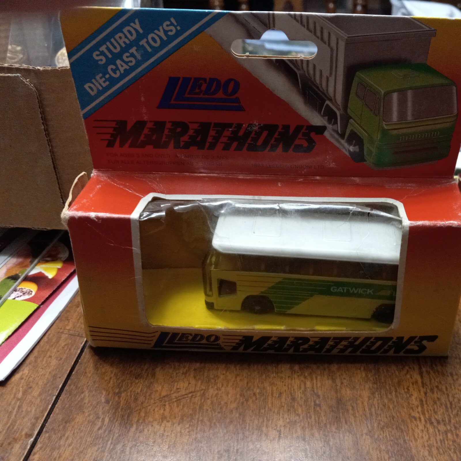 Lledo Marathons Gatwick Flightline Bus | eBay