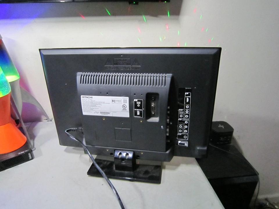 Beautiful Hitachi LE19S304 19” Compact LED 720p TV No Rmt FREESHIP | eBay