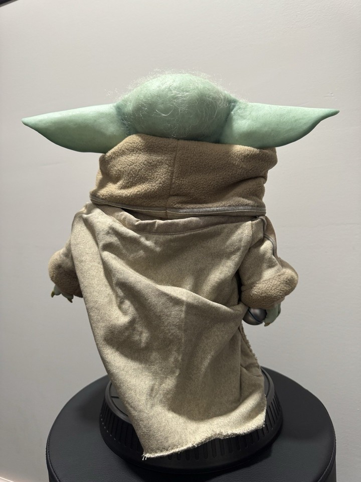 Star Wars The Mandalorian The Child Grogu Sideshow Statue Lifesize Open ...