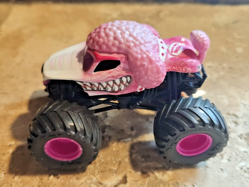 Spin Master Monster Jam Monster Mutt Pink Poodle Truck 1:64 Ruff Crowd ...