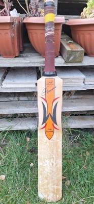 Woodworm The Flame Pioneer Junior Cricket Bat SH 2lb 31/8oz Freddie ...