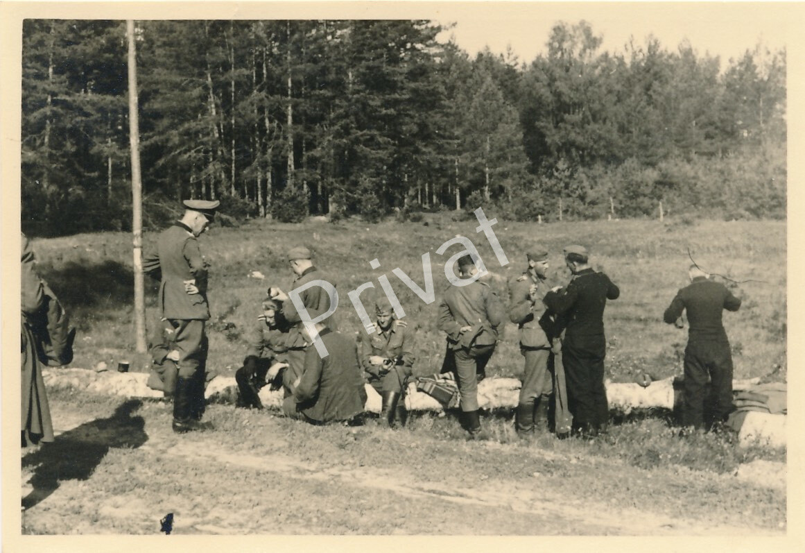 Foto WK II Wehrmacht Soldaten Frühstückspause unterwegs K1.32 | eBay