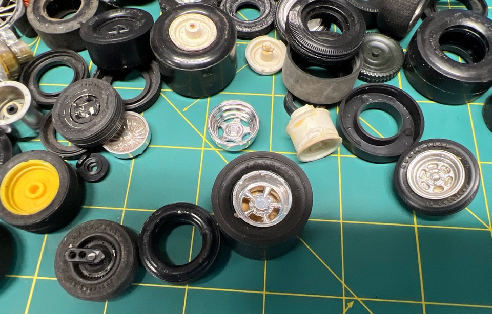 Lot Rubber Plastic Model Car Tires Junkyard 1/25 1/24 Scale Rim AMT ...