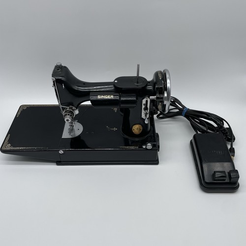 Singer Featherweight 221 Scroll Plate Portable Sewing Machine With ...
