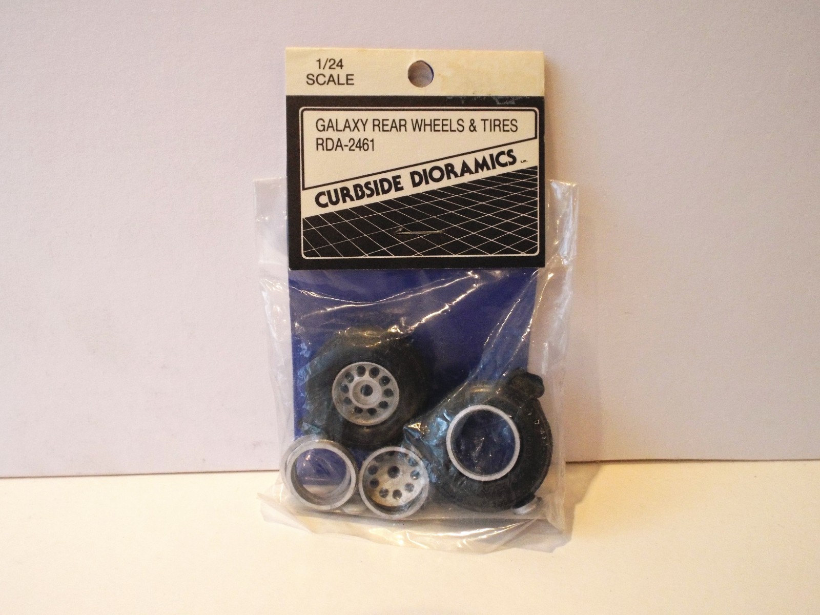 1:24 RDA-2461 CURBSIDE DIORAMICS GALAXY REAR WHEELS & TYRES RARE SOC ...