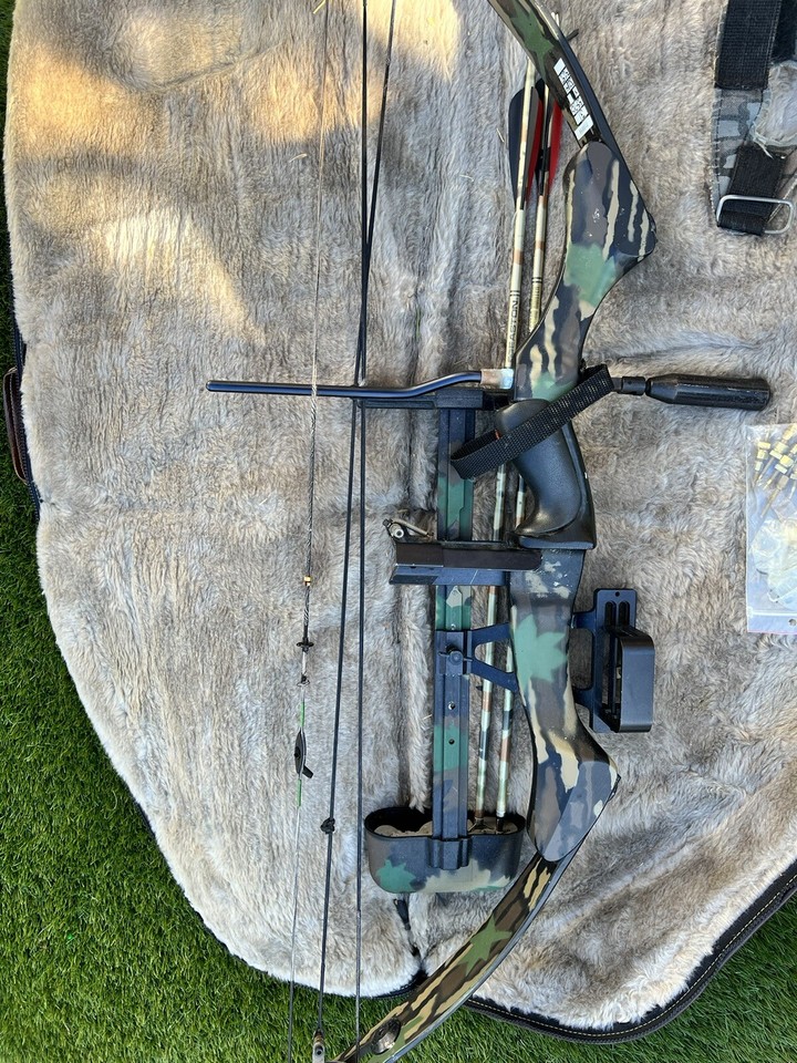 PSE Carroll Intruder Compound Bow Archery Hunting w/ Case 31”, 50-70lb ...