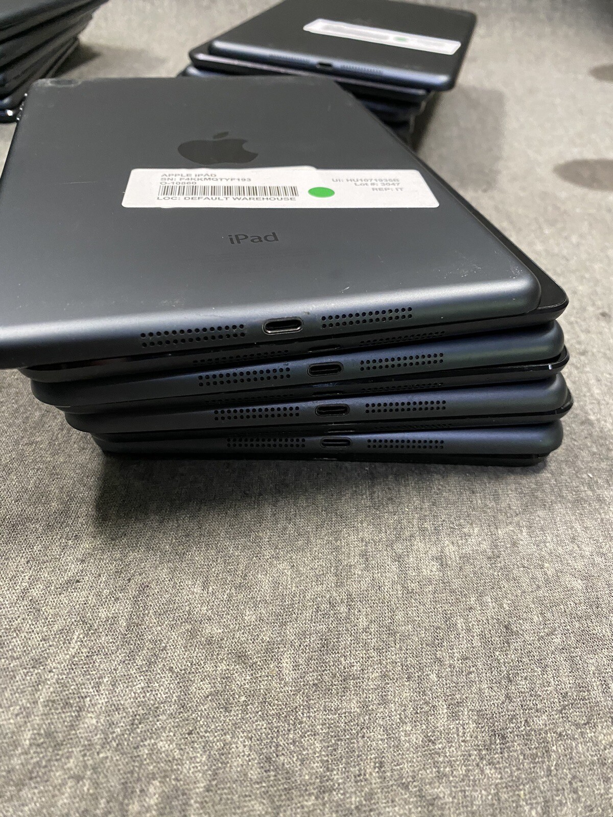 Lot of 32 Apple iPad mini 1st Gen. 16GB Wi-Fi 7.9" MD961LL/A J10860 ...