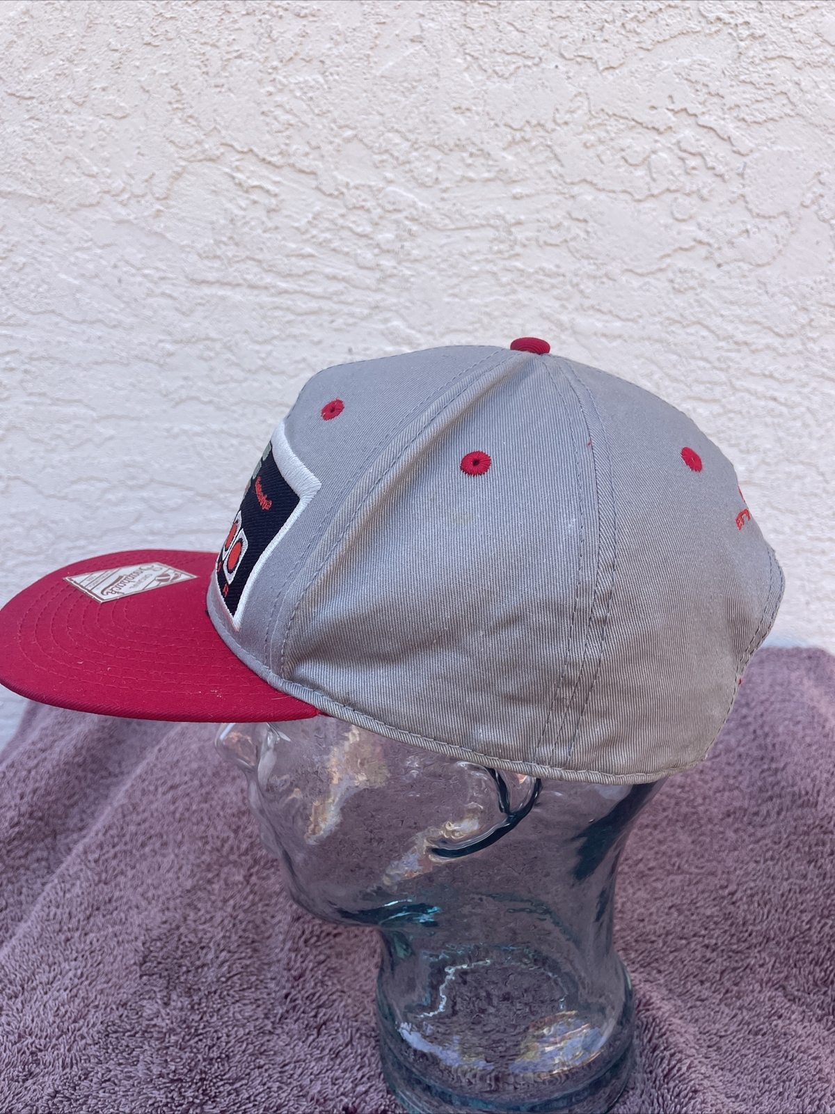 Bioworld Nintendo NES Game Controller Snapback Hat Ca… - Gem