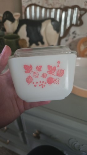 Gooseberry Vintage Pink/White Pyrex kitchen storage dish milk glass ...