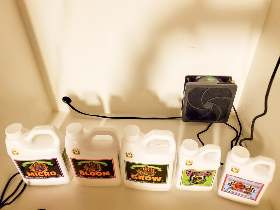 Grandma's Secret Garden 6.0 Hydroponic - 4 Plant LED Grow Box. New ...