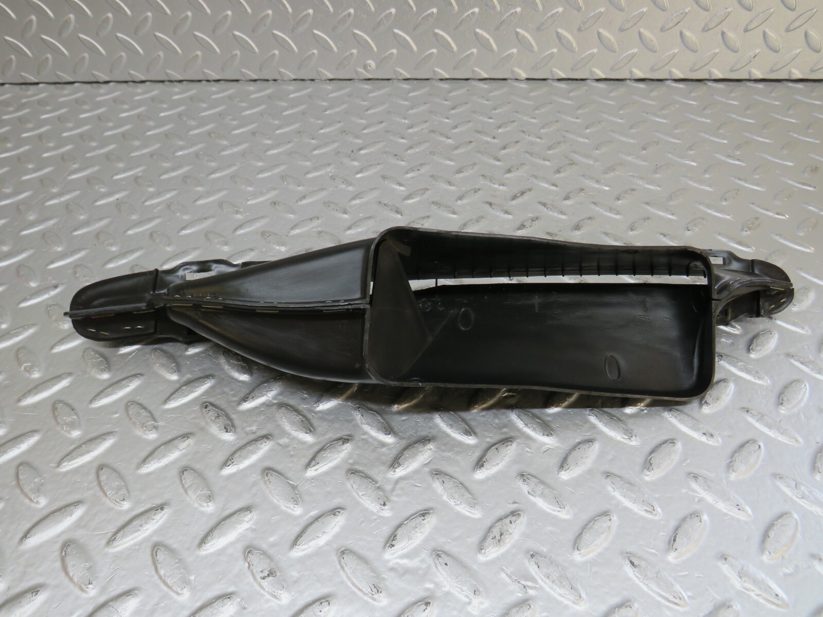 33874 Mercedes-Benz W201 190E Dashboard Air Vent Duct Pair 2018310660 ...