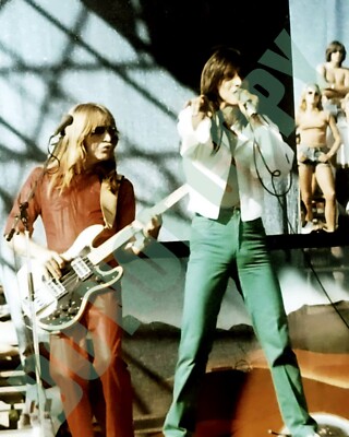 Steve Perry Journey Singing at a Concert Wearing Your Fav Green Pants ...