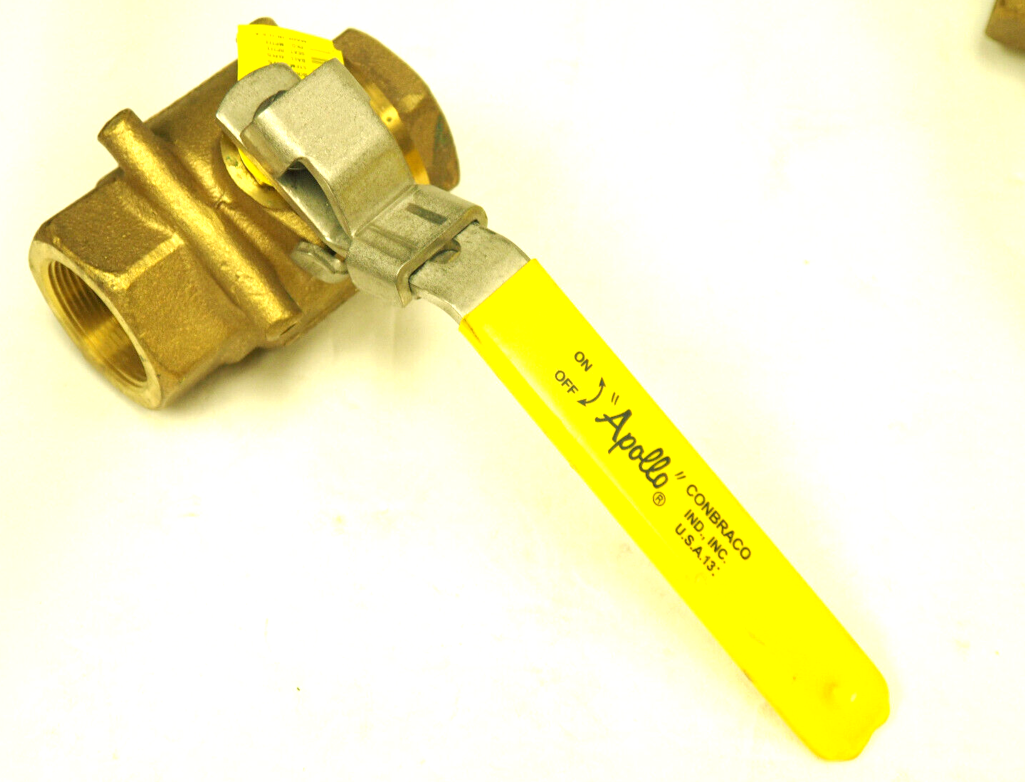 Apollo 1-1/2″ Bronze 2 Piece Ball Valve w/ Latch-Lock Lever Mount Tab ...
