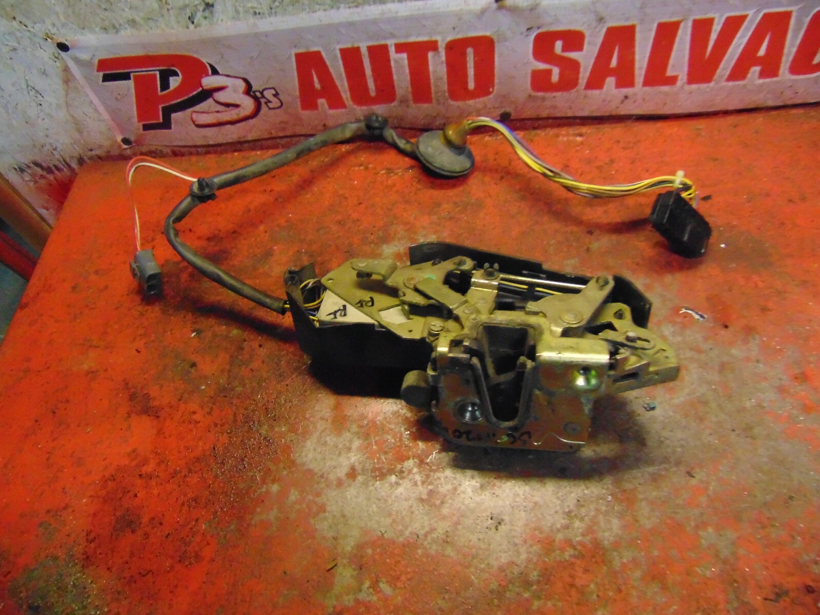 93 94 97 96 95 Volvo 850 passenger right front door latch power lock ...