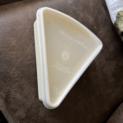 Tupperware Pie Slice Keeper Almond with Lid 269-16 | eBay