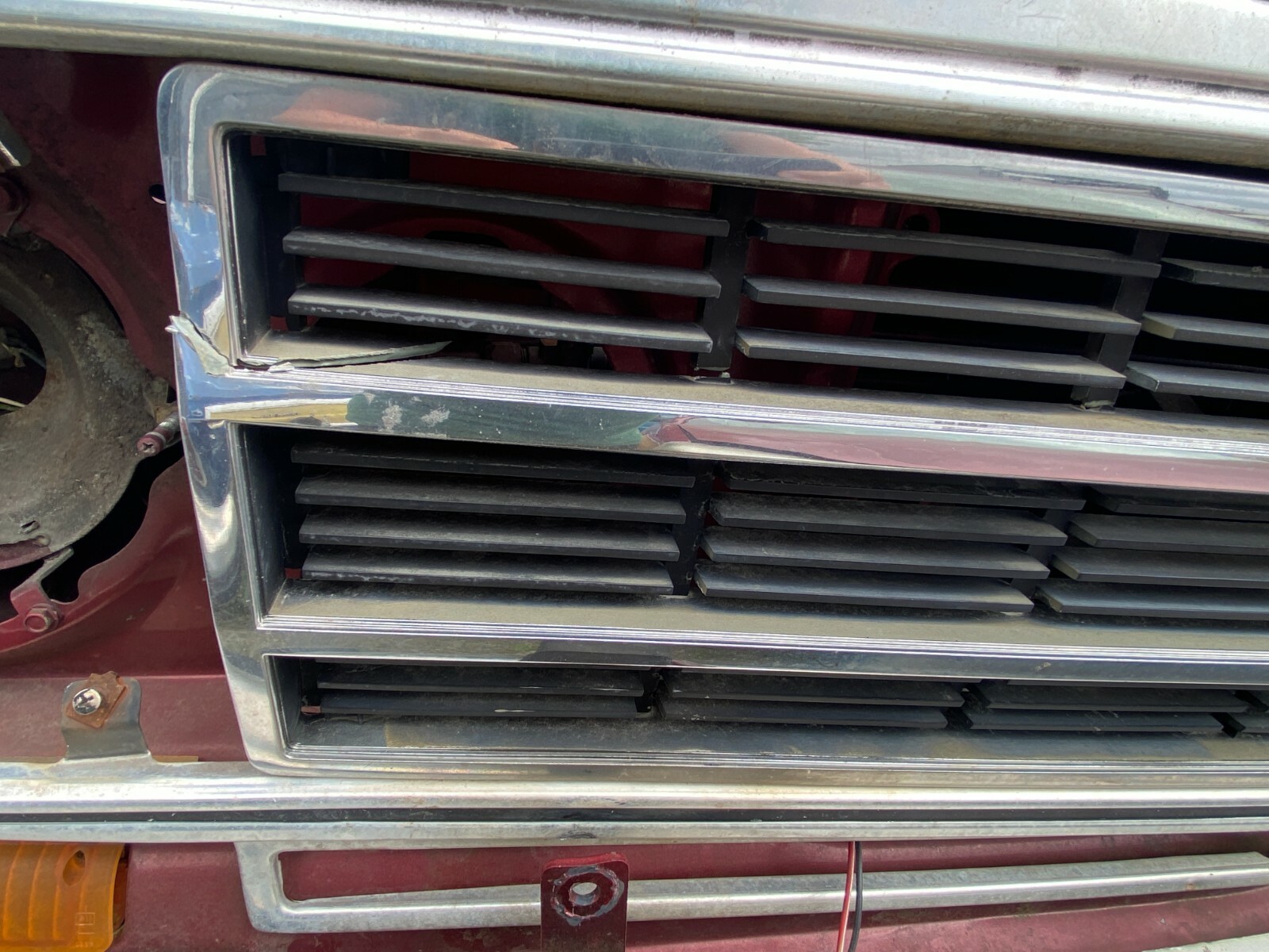 1986 Jeep Grand Wagoneer Grille Chrome OEM Header Panel Cracked Dented ...