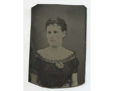 TINTYPE STUDIO PORTRAIT BEAUTIFUL YOUNG LADY W/ TINTED CHEEKS | eBay