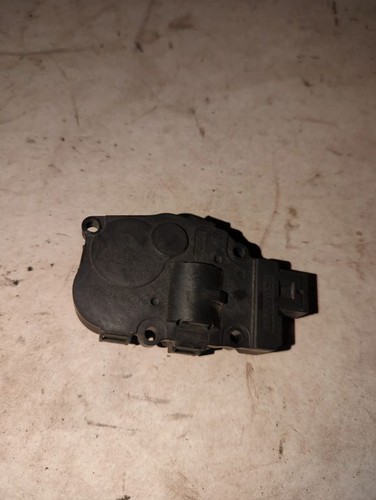 Mercedes-Benz C AMG W204 2014 Air heater flap actuator motor 410475520 ...