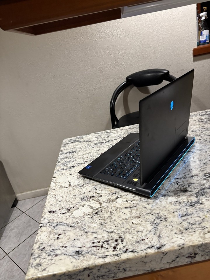 Alienware - m16 16" 165Hz Gaming LAPTOP RTX 4070 Intel 13th Gen Core i7 ...