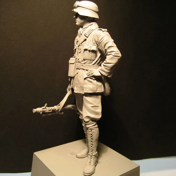 1 / 16 Resin Model Military Theme Army Infantry Soldier Heavy Gunner ...
