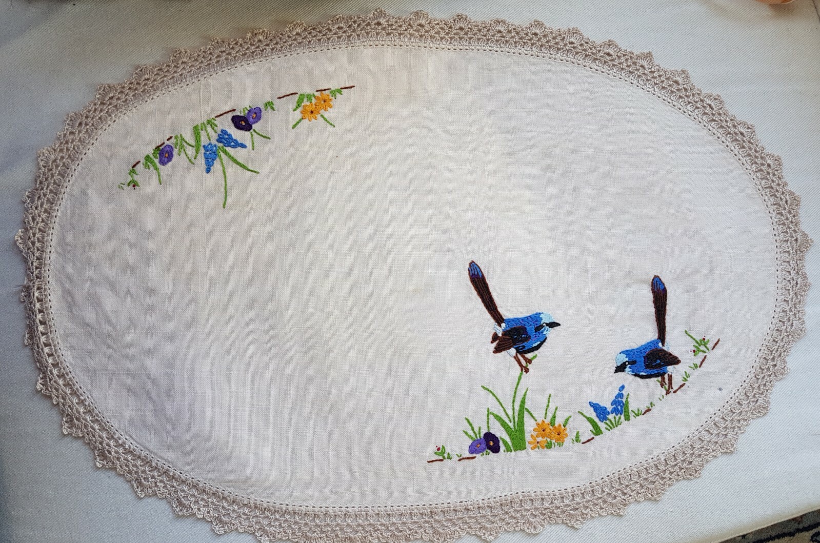 Vintage AUSTRALIAN BLUE WRENS IN GARDEN HAND EMBROIDERED CENTREPIECE ...
