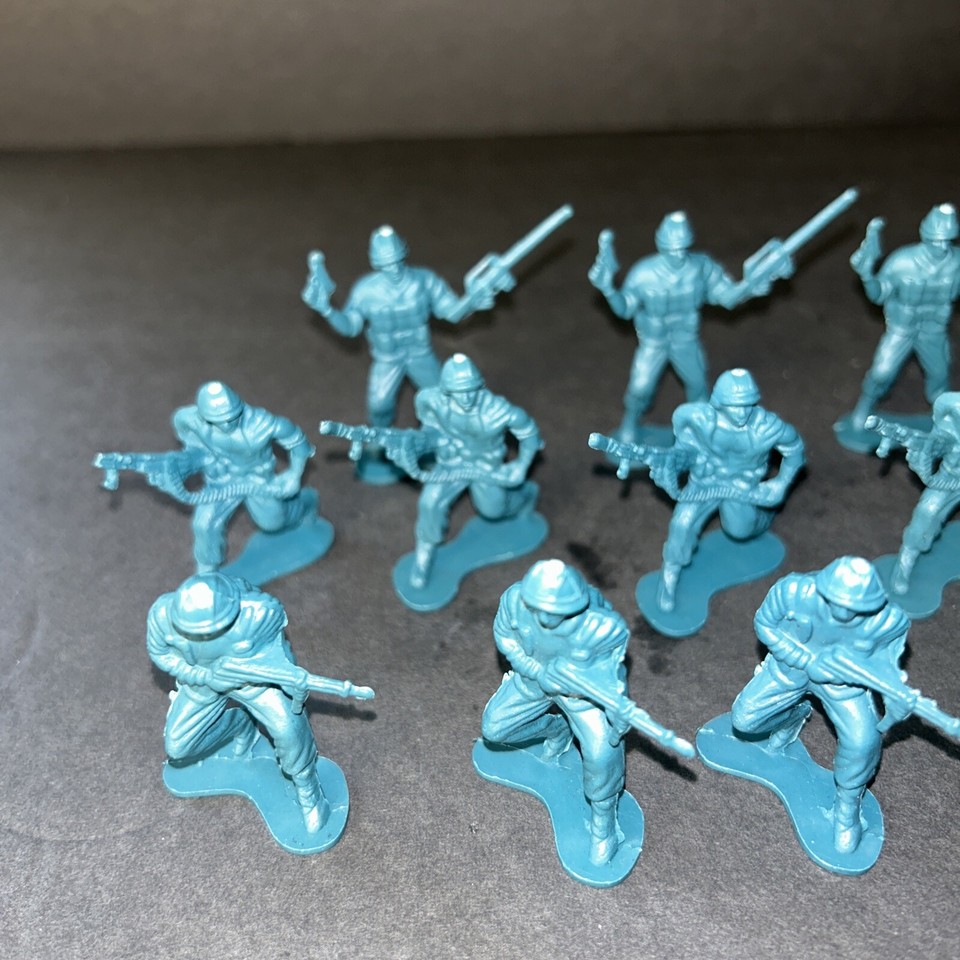 Lot of 17 Vintage MPC US Army Soldiers Blue Army Men Figures | eBay