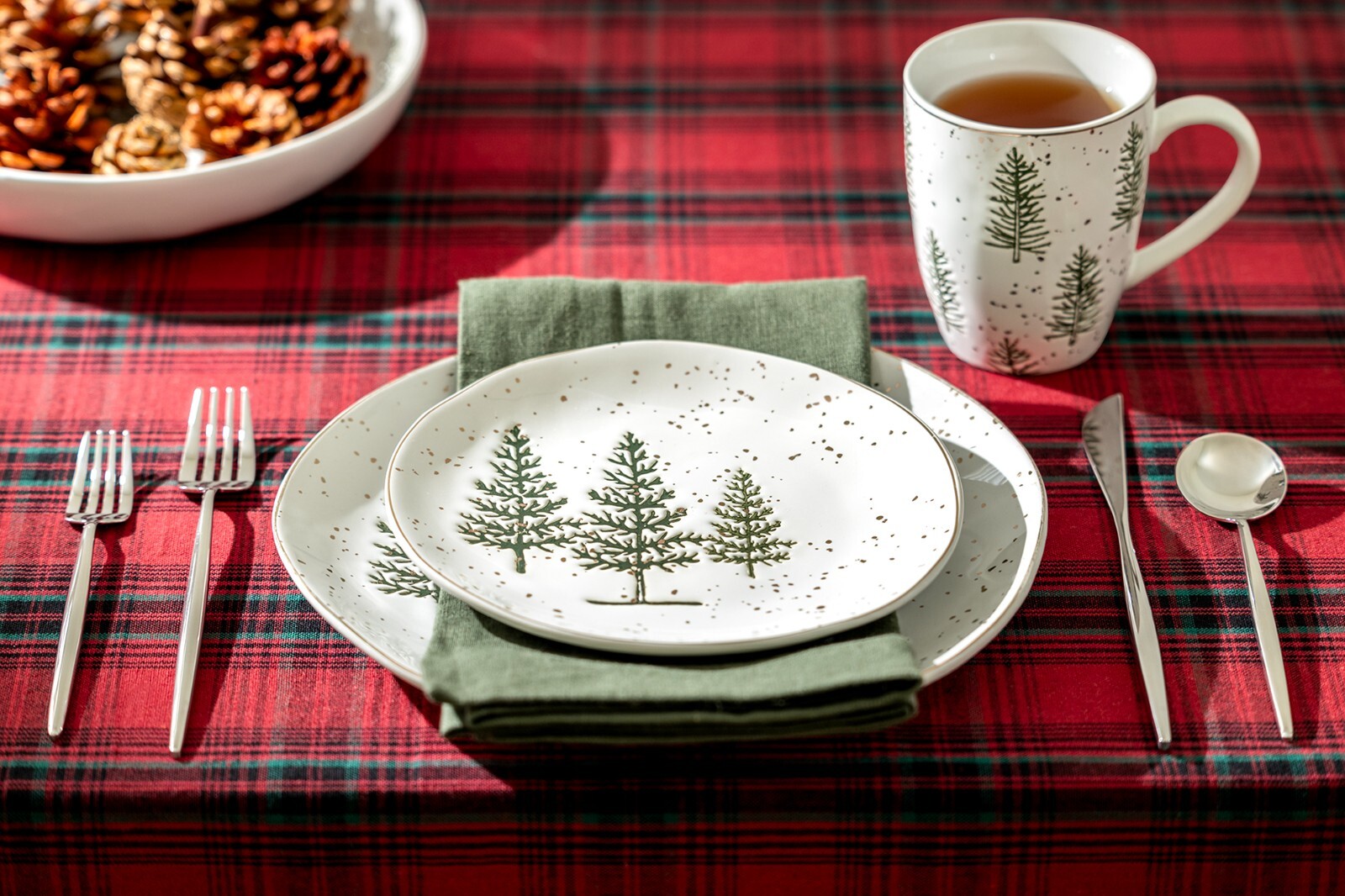 Grace Teaware Winter Pine Trees Organic Shape 7.5" Dessert Plates Set ...