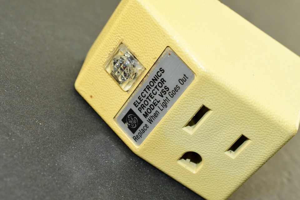 Vintage GE Voltage Surge Suppressor VSS Electronics Protector General ...