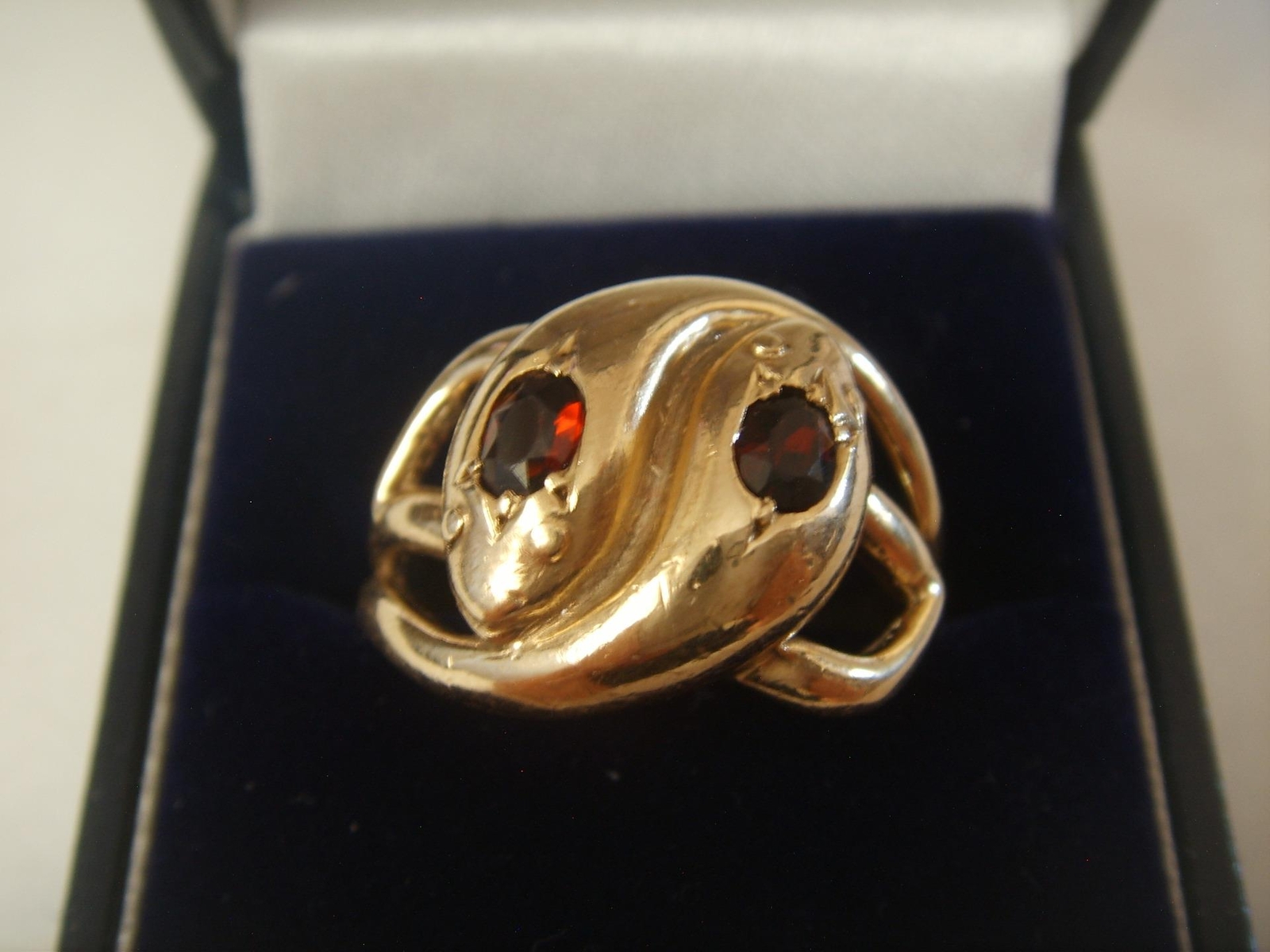 VINTAGE 9ct YELLOW GOLD TWO HEADED SNAKE RING WITH GARNETS 8.7g c1989 ...