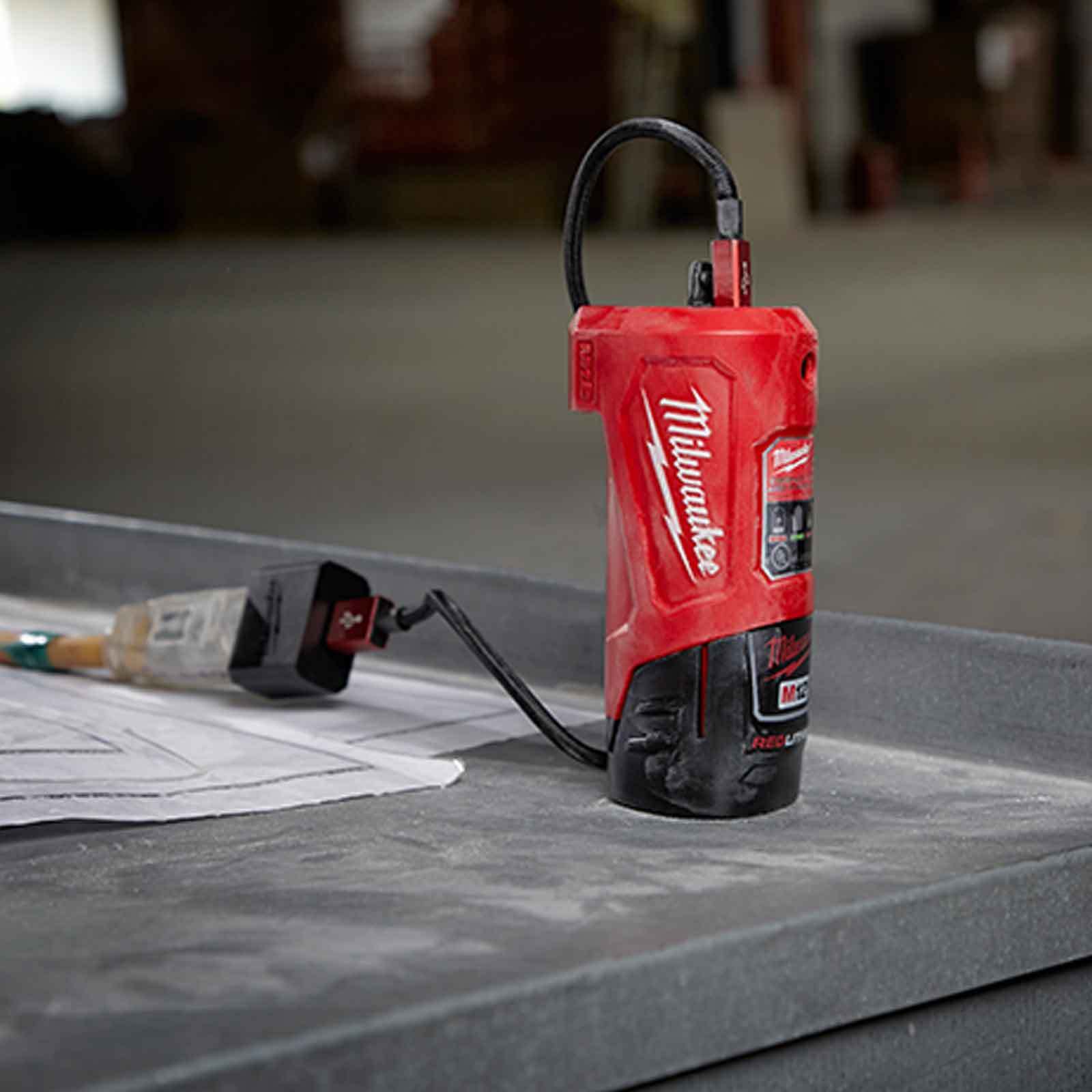 Milwaukee M12TC-0 12V M12 Compact Charger & Power Source Micro USB ...