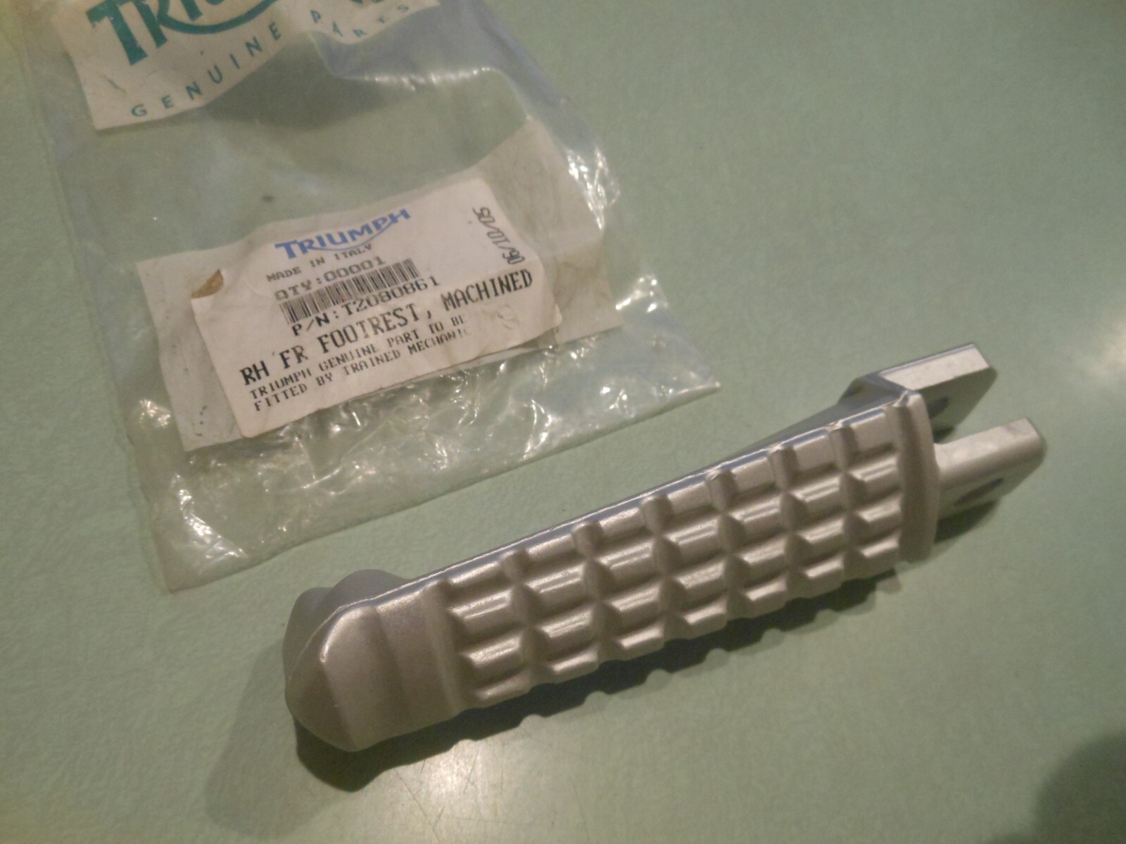 NEW OEM Triumph 02 - 05 Daytona 600 650 Right Front Foot Rest Step ...