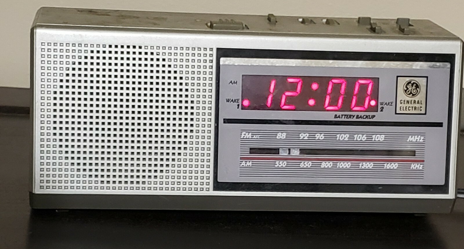 Vintage GE Radio Clock Radio AM / FM Alarm Clock Model 7-4637A Tested ...