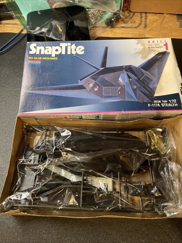 Monogram Snap Tite F-117A Stealth Fighter Jet Model Kit 1148 1/72 Parts ...