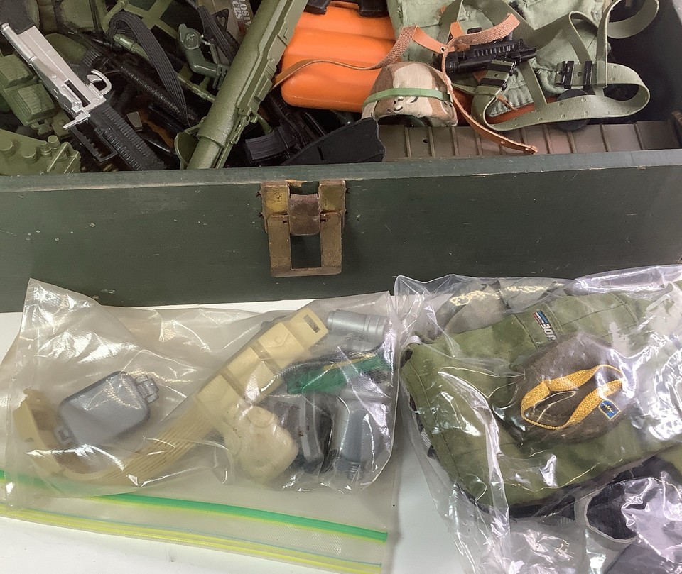 Vintage GI Joe Lot ! Foot Locker - Large Lot Of Accessories Guns ...