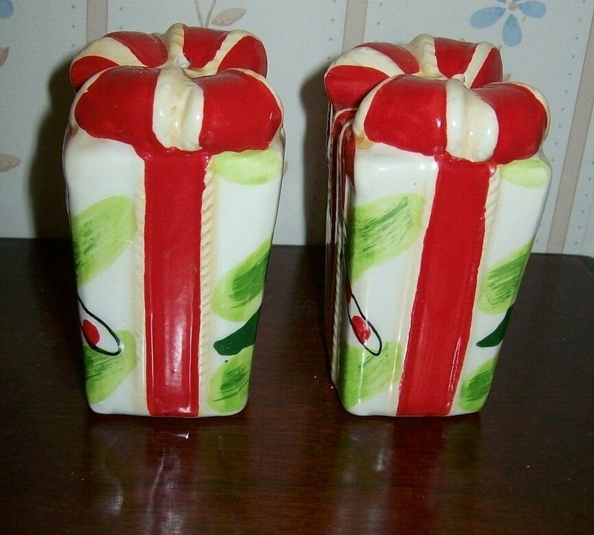 3" Ceramic Christmas Presents Red Bows Salt & Pepper Shakers | eBay