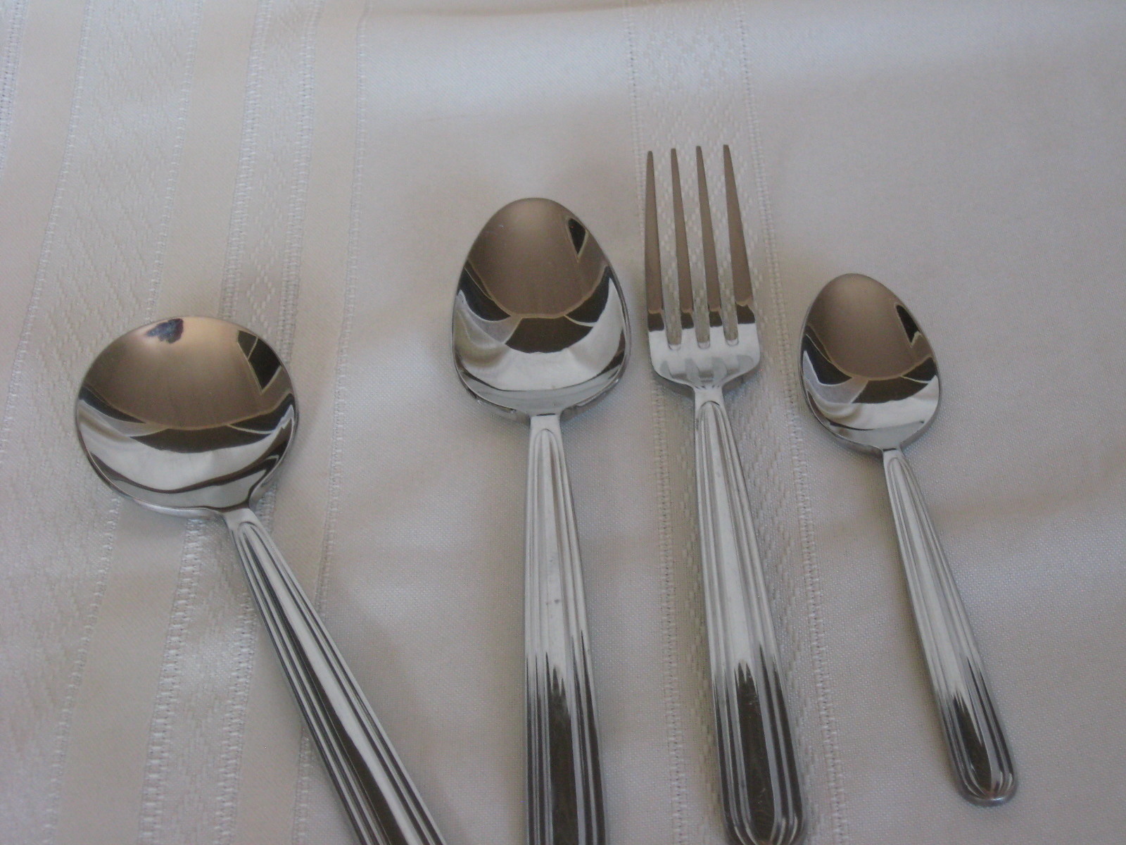 Walco Glossy Stainless Glossy Fork Spoons Ridges & Round Handle Tip 4 ...