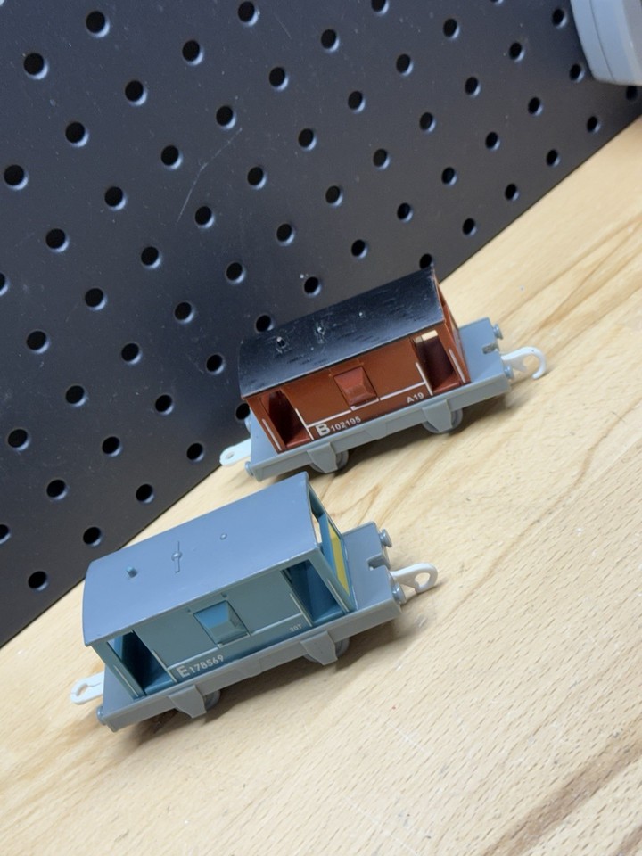 Thomas & Friends Trackmaster Cargo Blue Maroon Red Brake Van Car Lot | eBay