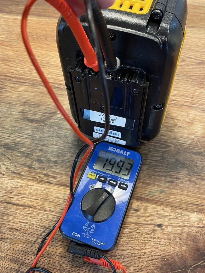 Dewalt DCB114 40v Max Li-Ion Battery Charger w/DCB404 Battery. *READ ...