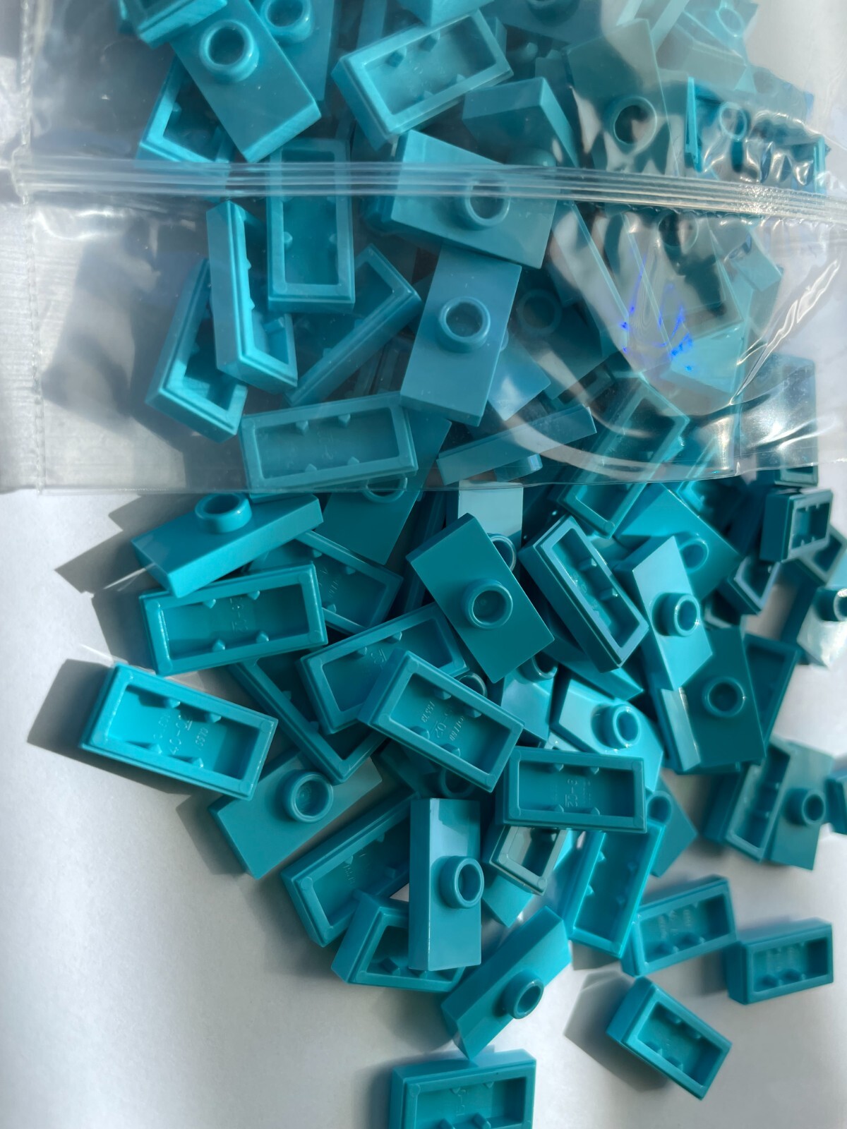 LEGO- NEW-#15573-MEDIUM AZURE-PLATE MODIFIED W/ 1 STUD-20 PIECES | eBay