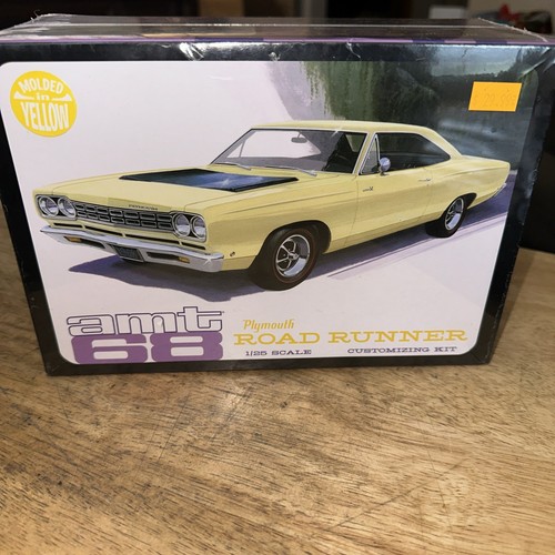 AMT 1968 Plymouth Road Runner in 1:25 Scale Model Kit NEW SEALED | eBay