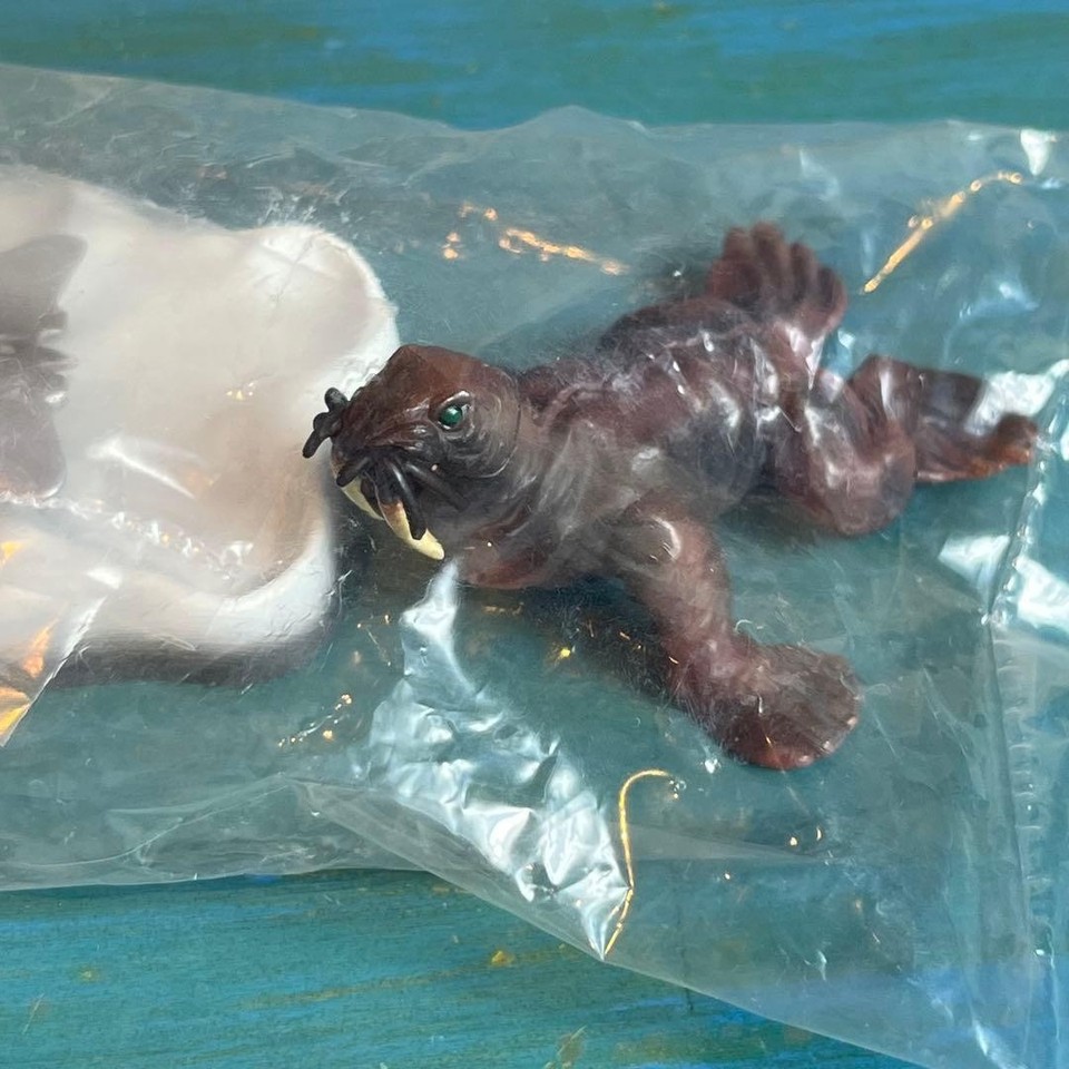 Ultra Monster Name Book Secret Flight 206 Disappearing Color Figure ...