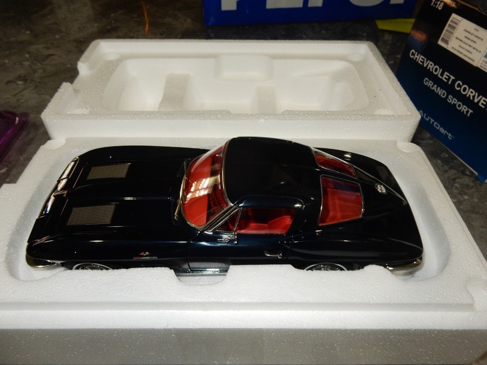 AUTOart 1/18 Chevrolet Corvette 1963 C2 Stingray Coupe (Midnight Blue ...