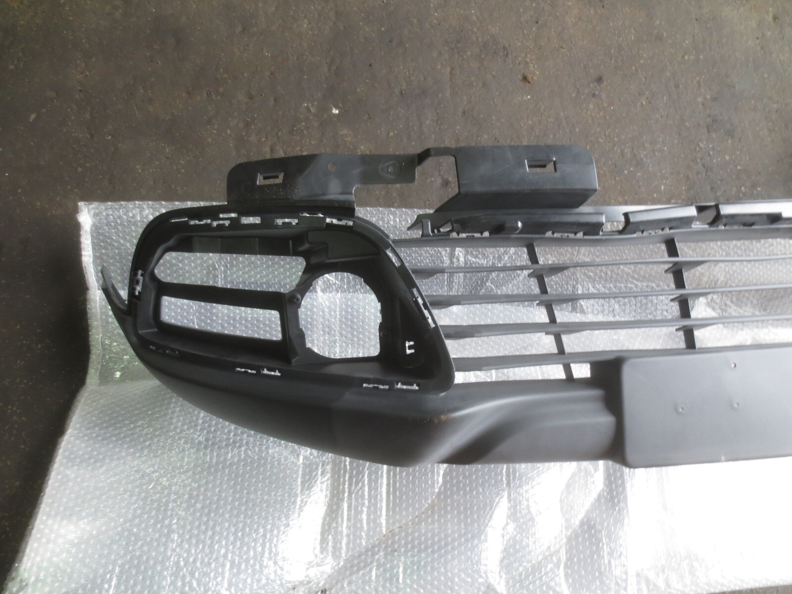 Renault Captur 13-17 Front Lower Grill Moulding Part No 62 08 429 33R ...