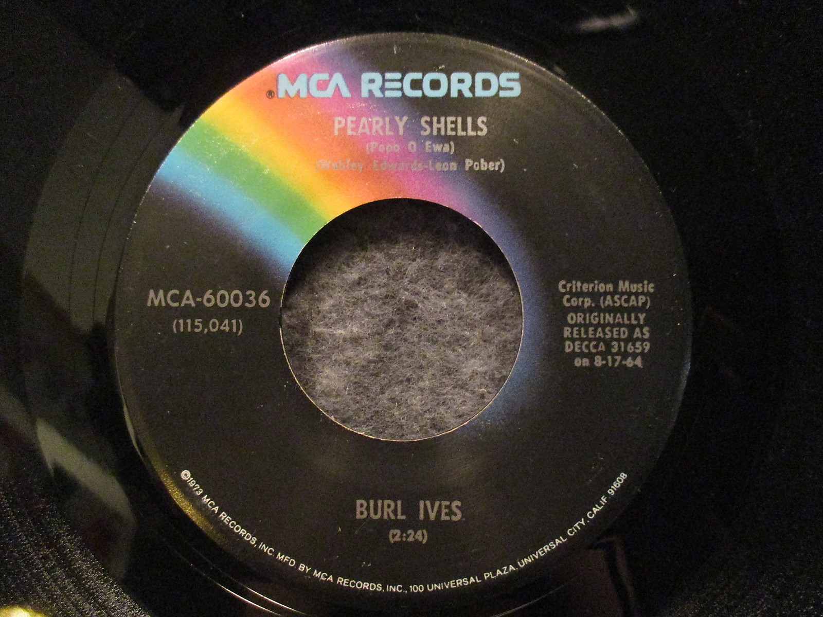 45 RPM 7" Record Burl Ives Pearly Shells & A Little Bitty Tear 1973 MCA ...