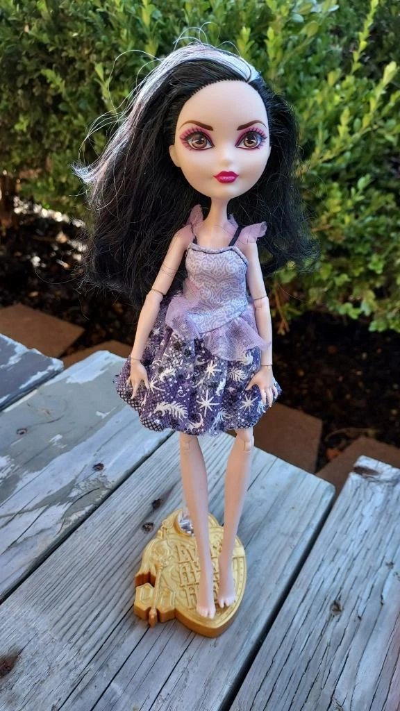 Duchess Swan Doll
